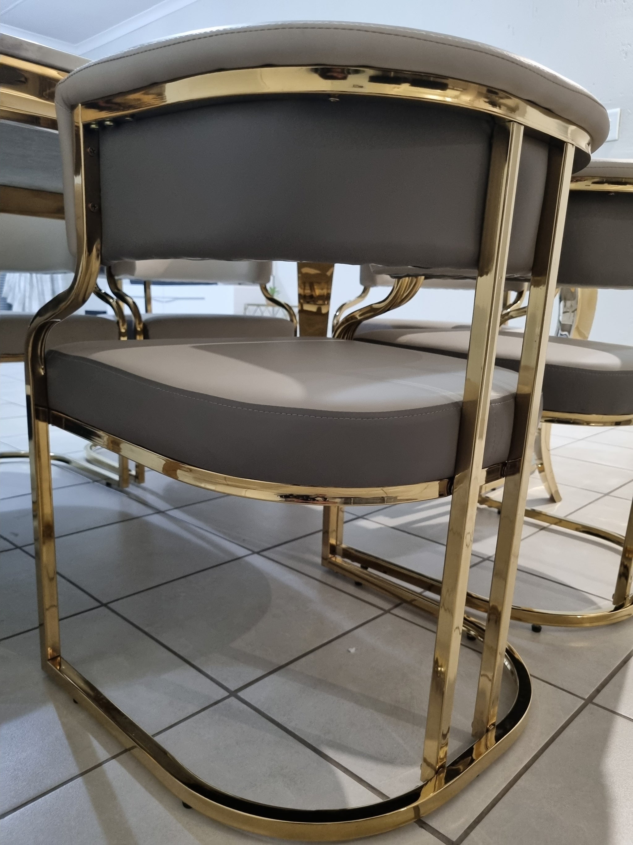 Cavario Luxury Dining Set – Posh Spaces