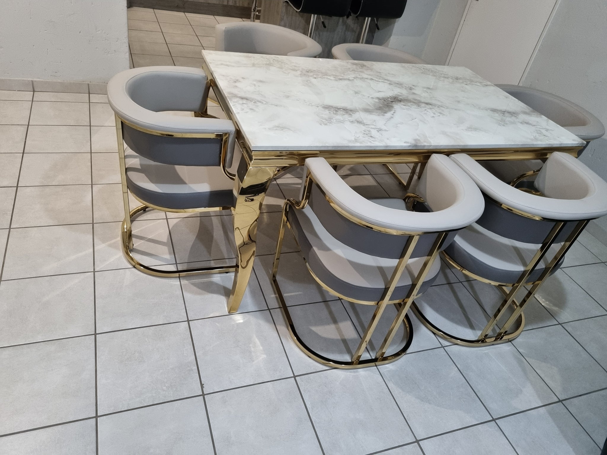 Cavario Luxury Dining Set – Posh Spaces