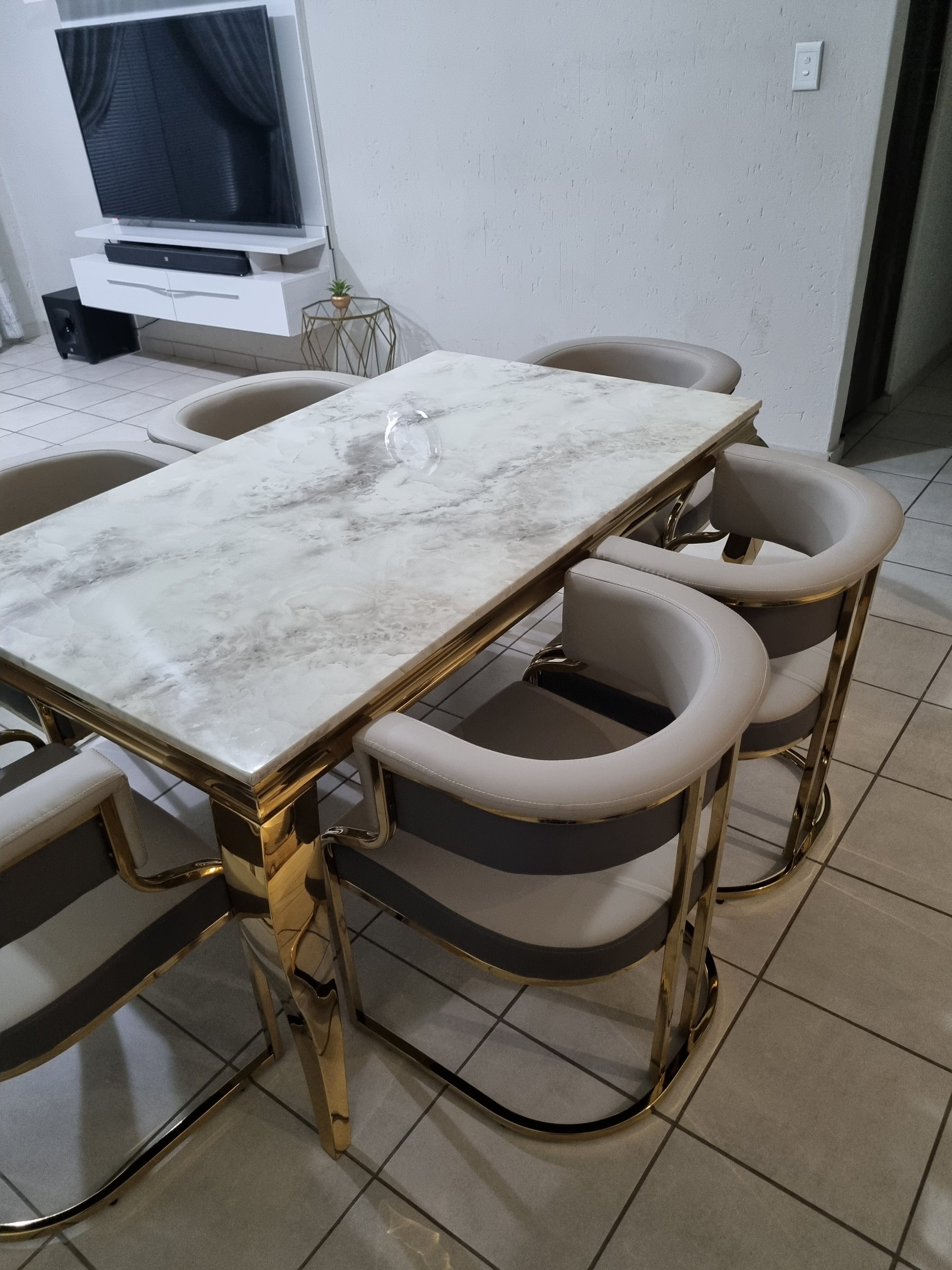 Cavario Luxury Dining Set – Posh Spaces